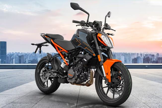 New KTM 200 Duke Gets A New Full-TFT Console, Rides On MRF Revz C1 Tyres