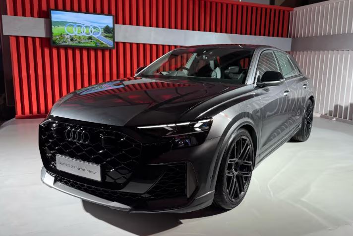 The Pirelli P Zero tyre for Audi RSQ8 Performance measures 295/35 R23.