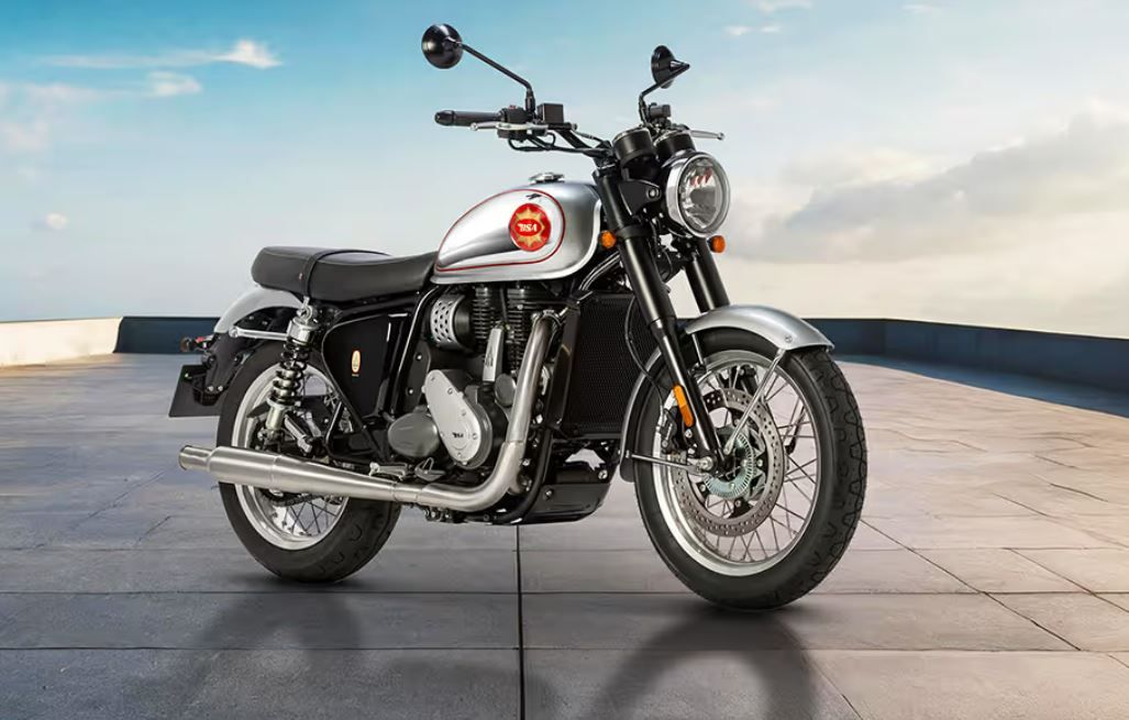 BSA Gold Star 650 Makes India Debuts, Rides On Pirelli Phantom ...